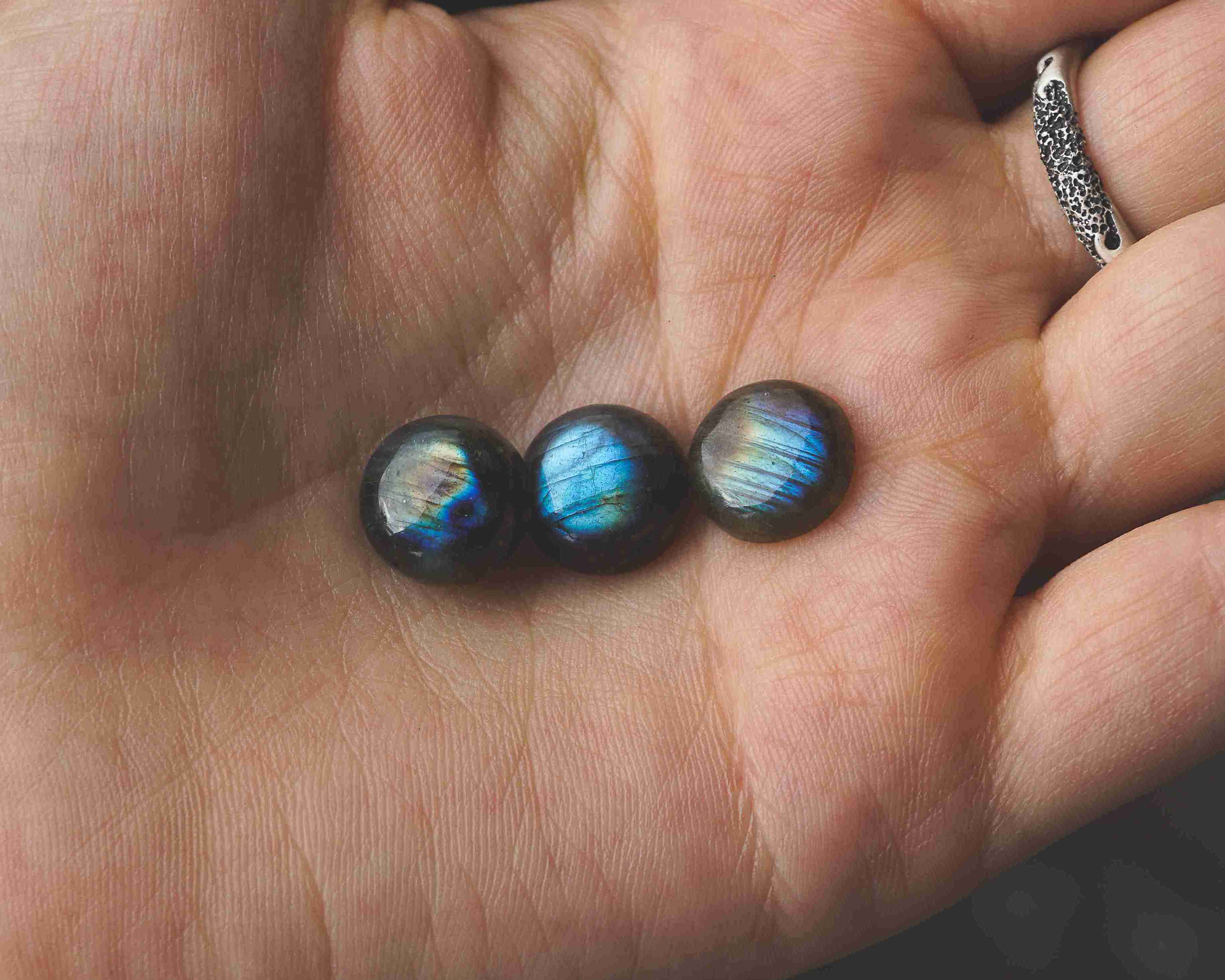 Lamellar Structures in Labradorite and Moonstone: Formation and Optica